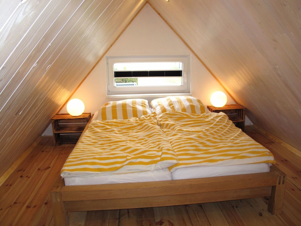 Wunderbares Alleinstehendes Ferienhaus Für 4 Leute Mit  W-lan, Tv Und Innenhof - Mecklenburgische Seenplatte