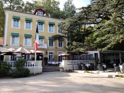 Logis Hotel le Cedre de Soyons