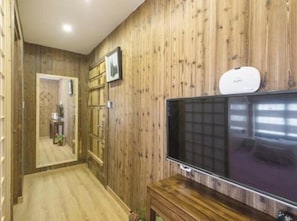 Quarto Duplo Standard | Secretária, cortinas/cortinados opacos, Wi-fi grátis