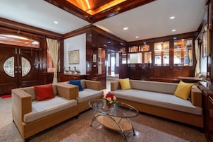 3 Bedrooms with Indoor Pool | Roupa de alta qualidade, camas de colchão pillowtop, cofre no quarto