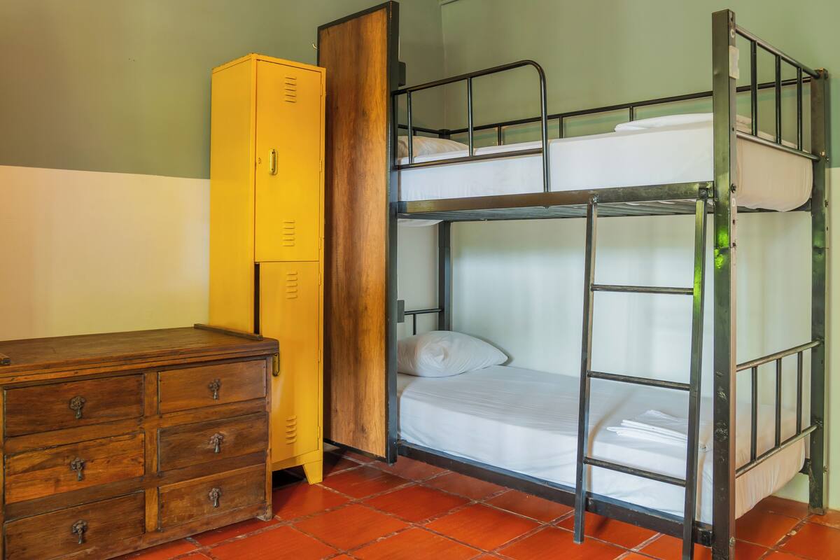 Dormitório Partilhado Económico, 6 quartos | Roupa de alta qualidade, Wi-fi grátis, roupa de cama fornecida