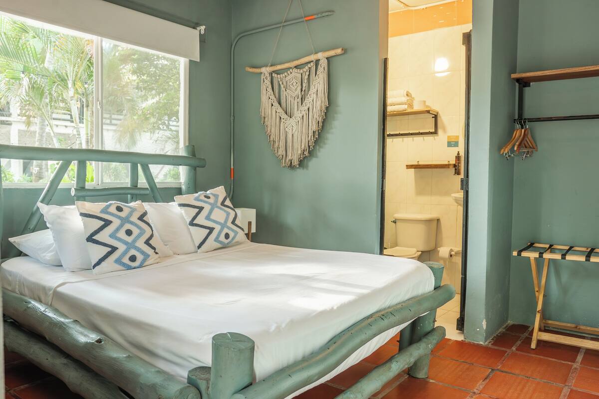 Roupa de alta qualidade, Wi-fi grátis, roupa de cama fornecida