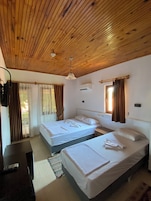 Quarto triplo | Frigobar, quartos à prova de som, Wi-Fi de cortesia, roupa de cama