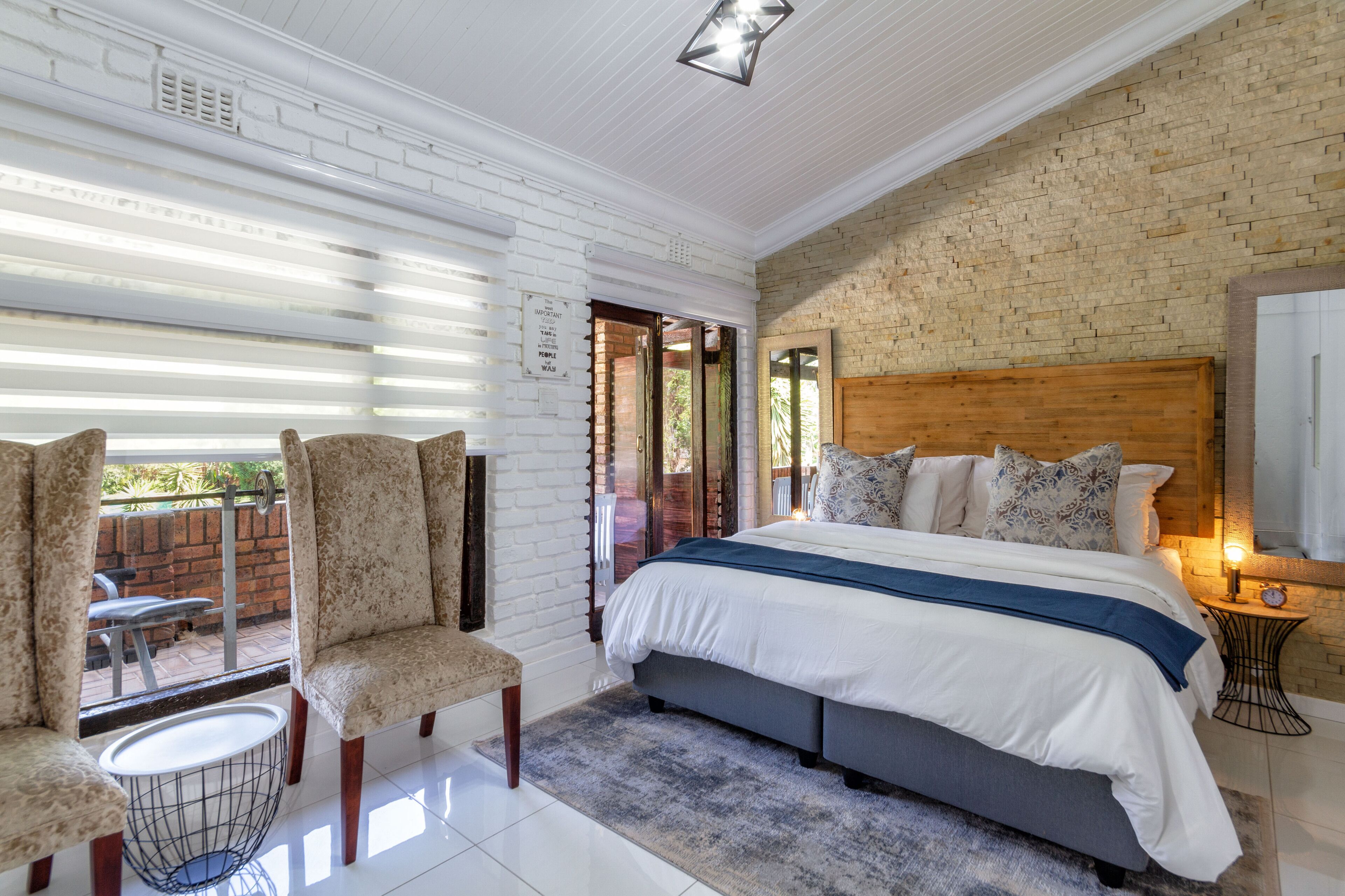Quarto Superior, 1 cama king-size | Cofre no quarto, secretária, ferro/tábua de engomar, Wi-fi grátis 