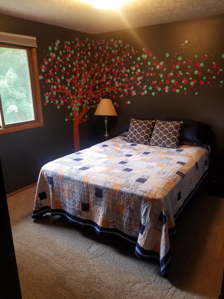 Comfortable 3br Home In Sw Lincoln. Close To Downtown! Self Check In, Sleeps 8 - Pawnee State Recreation Area, Lincoln