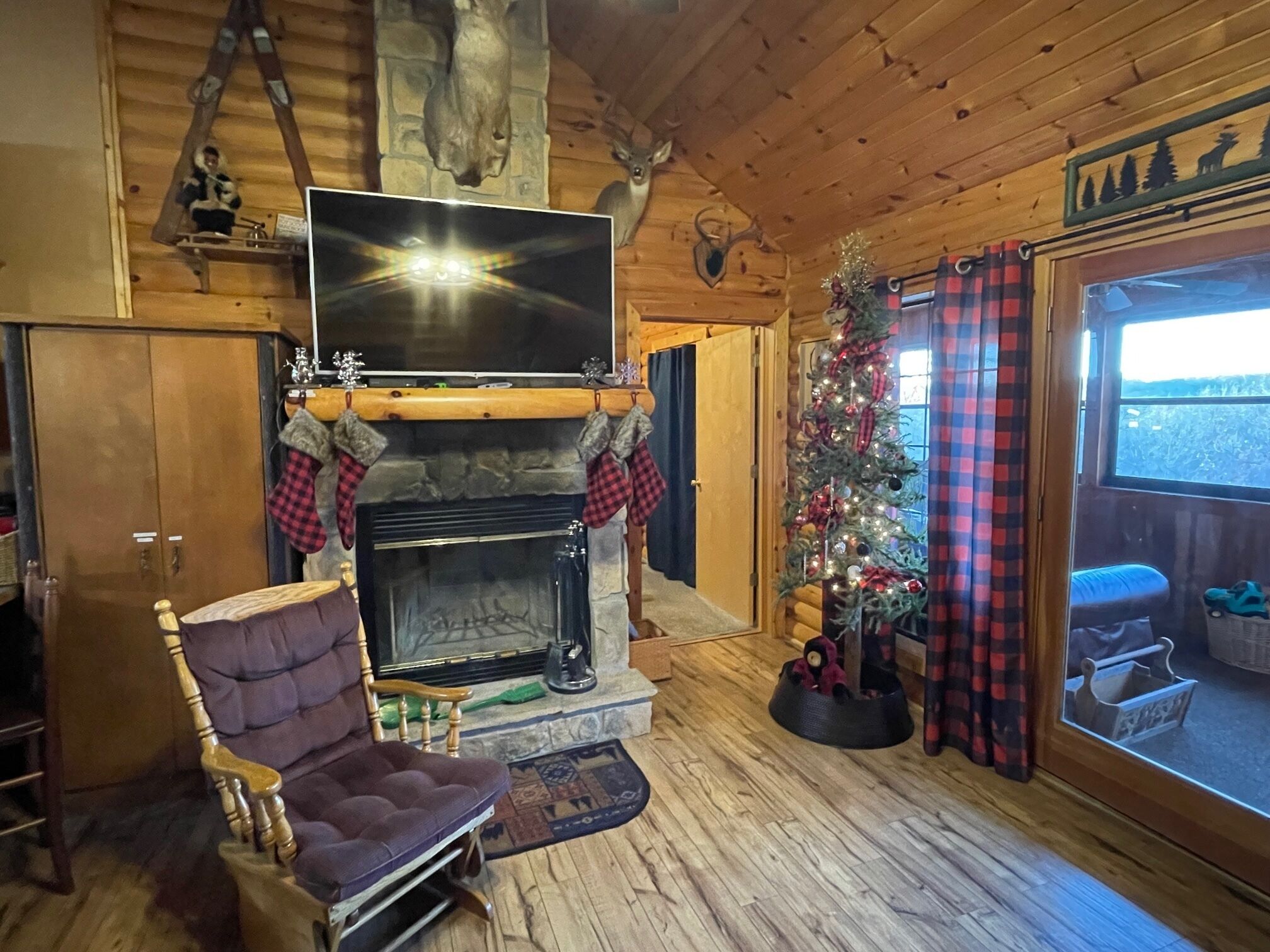 2 Bed Log Cabin, W/2 Jacuzzi, 1 Mi To Sdc, Pool, Nature Trails, Private Lake - Table Rock Lake