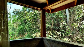 Casa na Árvore Superior, 1 cama king-size, vista para o jardim (Gumbo Limbo & Guanacaste) | Casa de banho | Toalhas fornecidas 