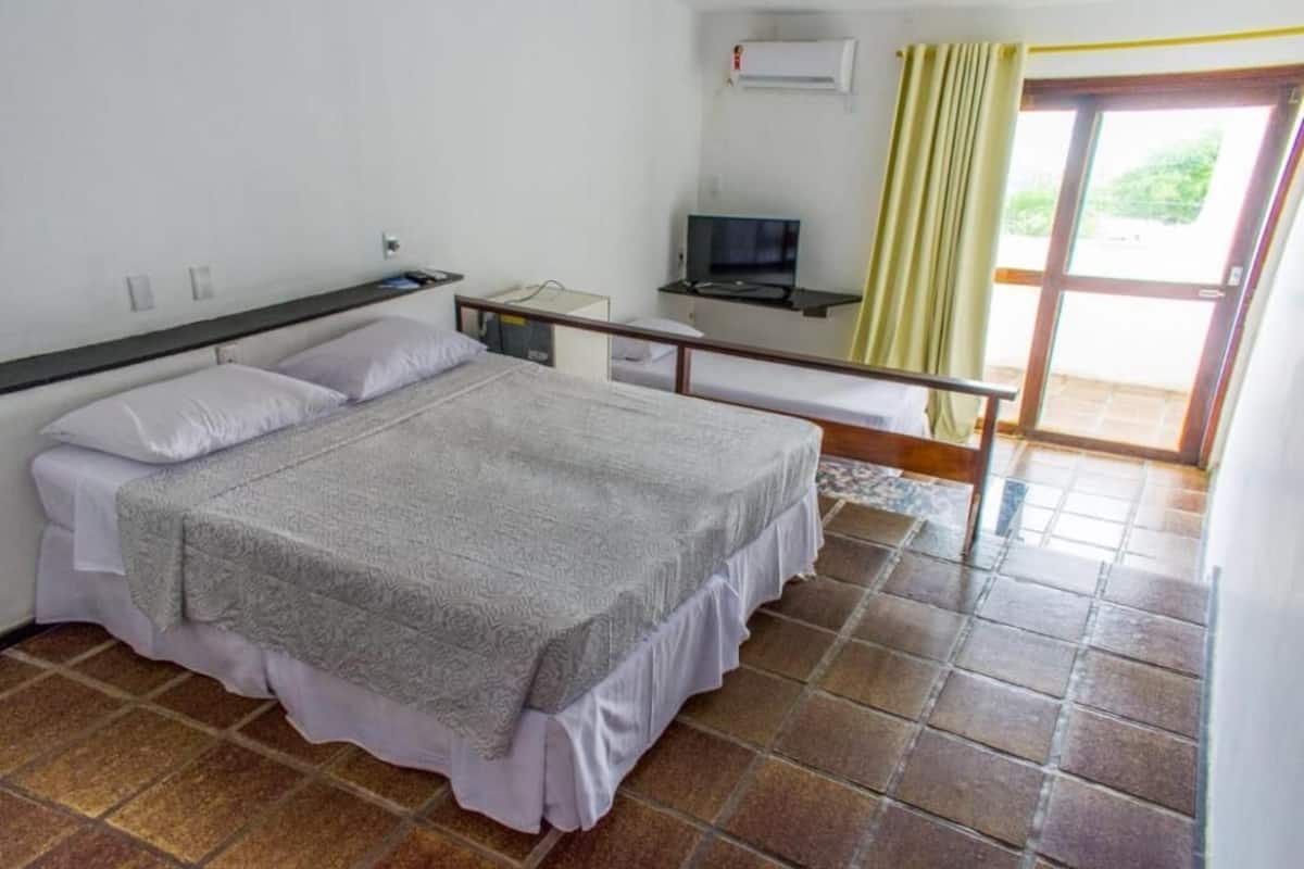 Minibar, cofre no quarto, Wi-fi grátis, roupa de cama fornecida