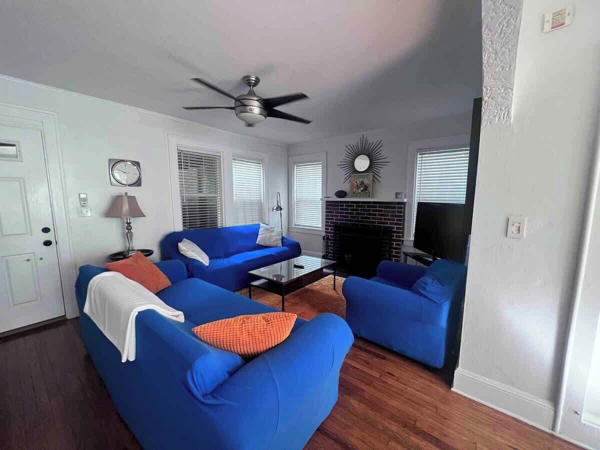 Walk To Uf! Wake Up Walk To Campus! - Gainesville, FL