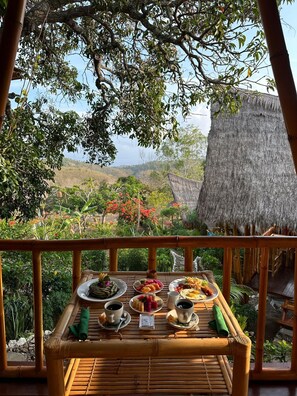 1 quarto, cofres nos quartos, escrivaninha