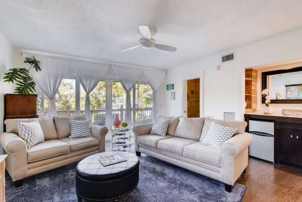 Lujosa Casa De Vacaciones Con Piscina Privada A Minutos De La Playa - West Palm Beach, FL