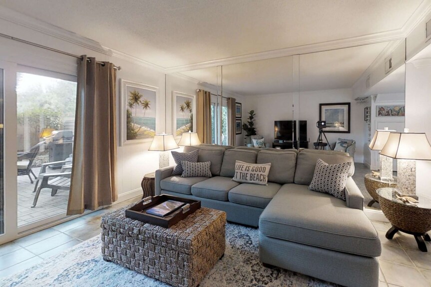 素晴らしいロケーション、ビーチとプールへのステップ、更新されたヴィラ、プライベートパティオ、サウスフォレストビーチ - サウス・カロライナ州