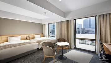 Quarto luxo, para não fumantes | Roupas de cama premium, edredons de pluma, cofres nos quartos