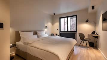 Frigobar, cofres nos quartos, quartos à prova de som, Wi-Fi de cortesia