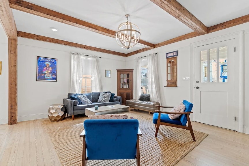 Historic 3br On Magazine St With Front & Rear Balconies. Walk To Cafés, Quick Ride To Fq & Dome. - Kenner, LA