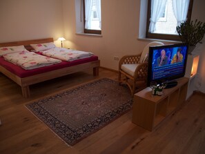 Quarto casal luxo | Escrivaninha, cortinas blackout, berços (sobretaxa), Wi-Fi de cortesia