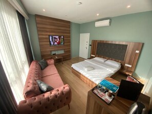 Escrivaninha, quartos à prova de som, ferros/tábuas de passar roupa