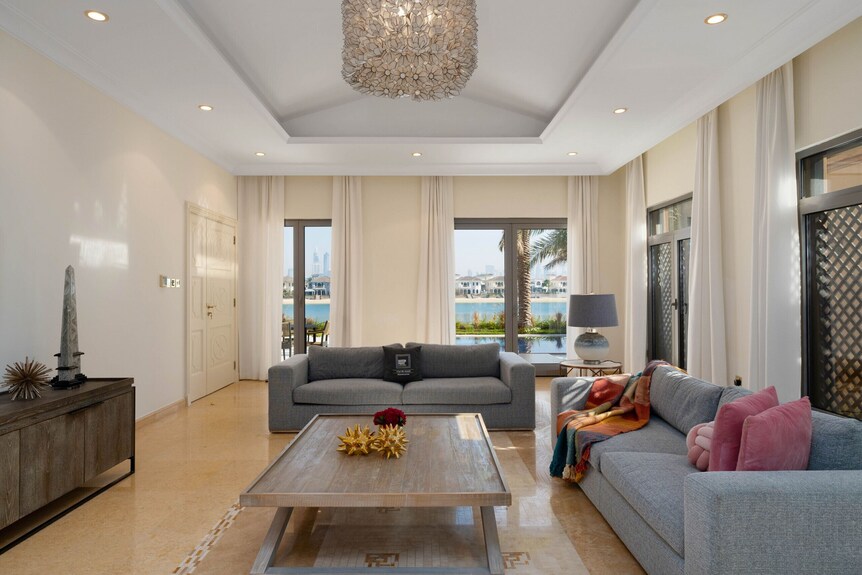 Exclusive Villa W/ Private Pool, Garden & Beach - Dubai