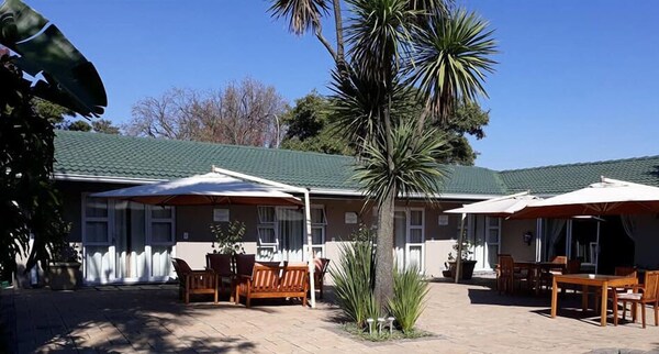 Flying Falcon Guesthouse - Johannesburg