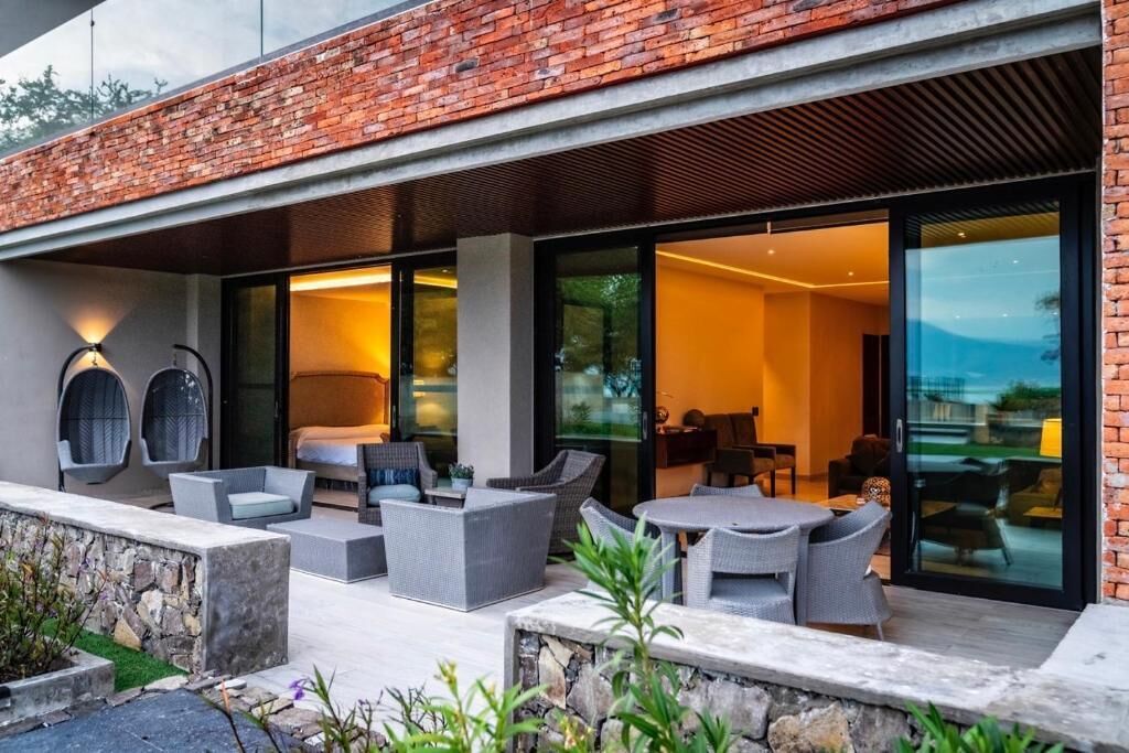 Quarto Quádruplo Deluxe, 2 quartos, vista para o lago | Terraço/pátio interior