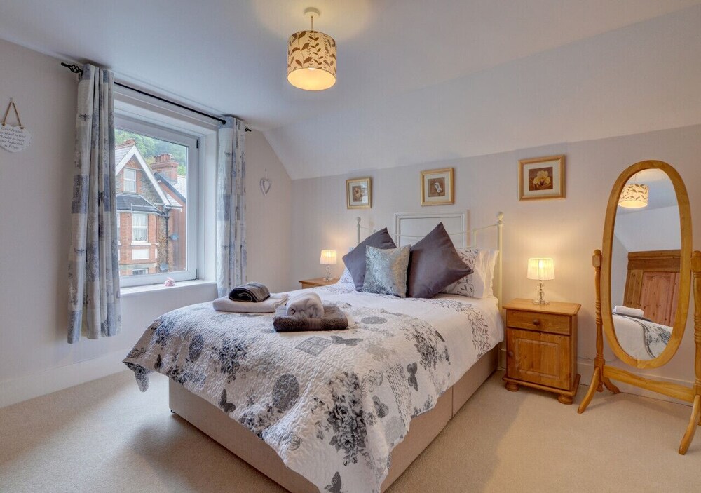 Clifton House - Five Bedroom House, Sleeps 10 - Lynton