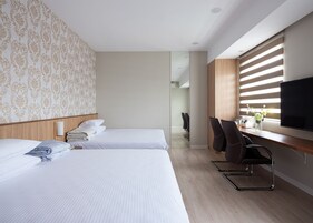 Quarto Quádruplo Comfort | Secretária, Wi-fi grátis, roupa de cama fornecida 