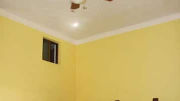 Quarto triplo | 1 quarto, Wi-Fi de cortesia, roupa de cama