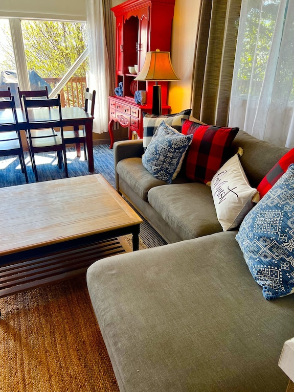 Beach Front Condominium In De Stad - Homer, AK