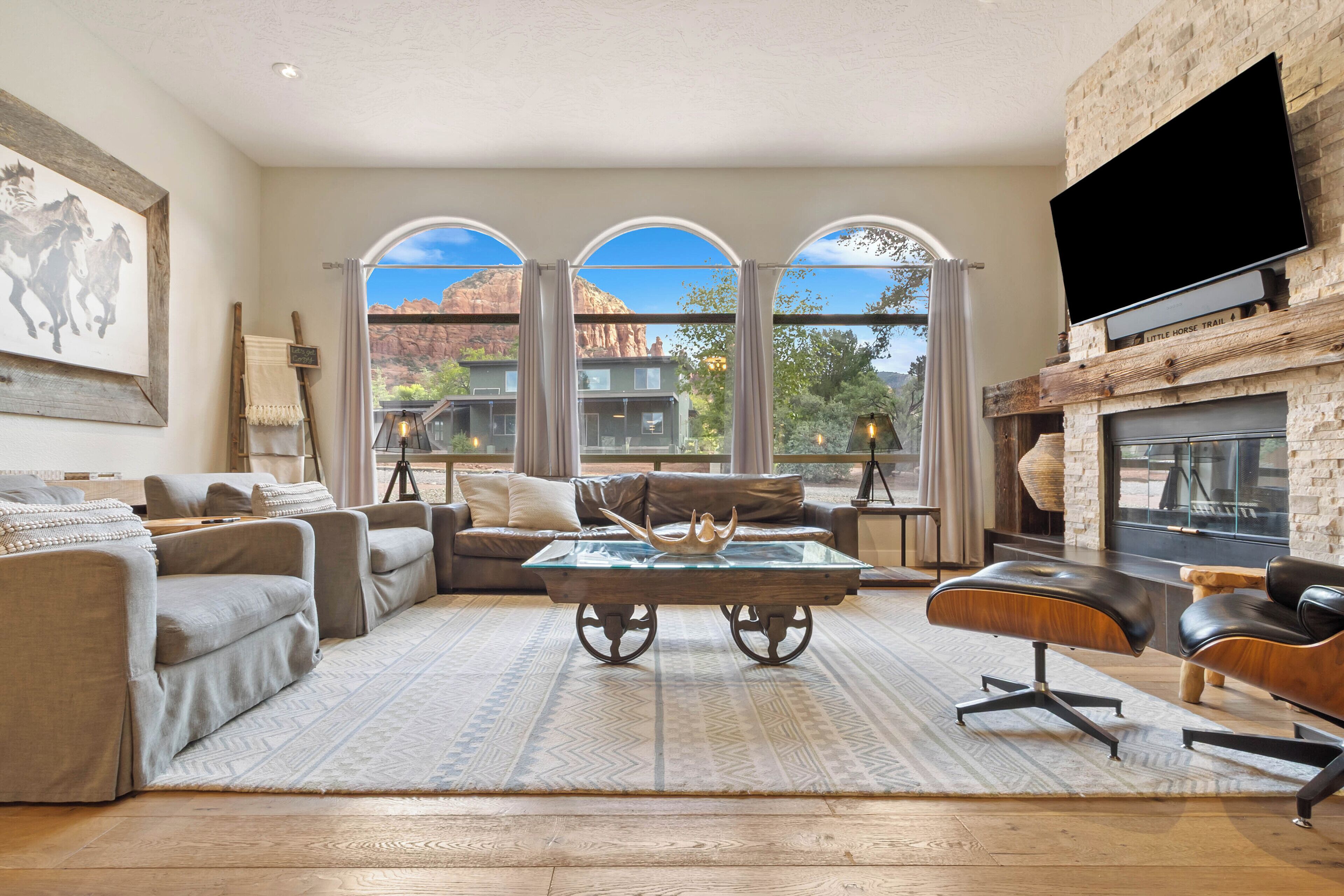 Superbe Maison, 8 Couchages, Cour Privée Et Bain à Remous, 1/2 Mile De La Chapelle De La Sainte Croix! - Sedona, AZ