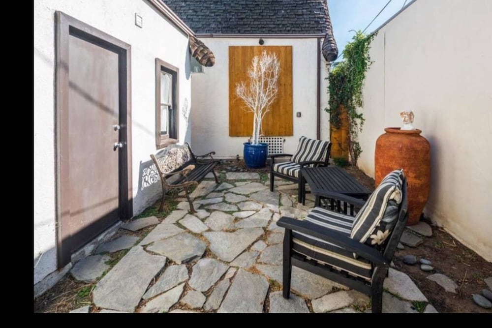 West Hollywood Little House Con Patio Trasero Y Garaje. - Los Ángeles, CA
