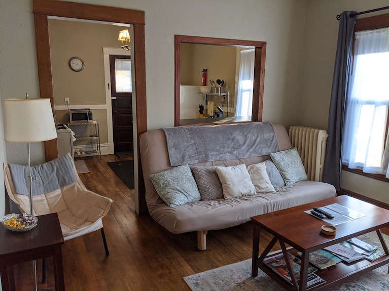 Great Uptown Apartment, Great Location! Suite#1 - New Hope, MN