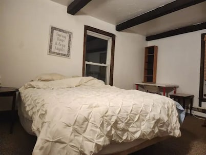 Bedroom office free parking laundry wifi