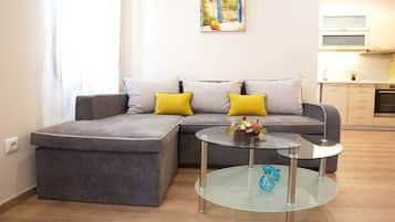 Apartamento, 1 quarto | Sala de estar | TV de ecrã plano