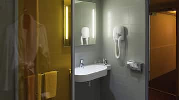 Quarto Clássico, 1 cama de casal | Cofre no quarto, secretária, cortinas/cortinados opacos