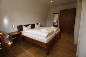 Roupa hipoalergénica, secretária, cortinas/cortinados opacos 