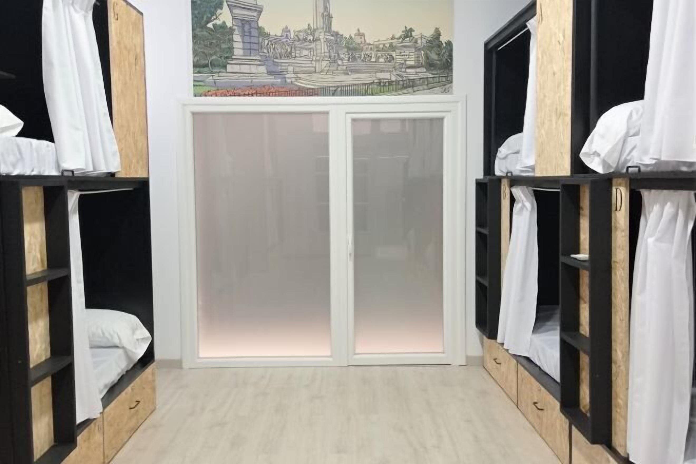 Individualmente decorados, cortinas blackout, quartos à prova de som