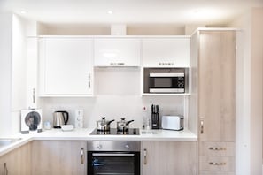 Estúdio | Cozinha privada | Um frigorífico, um micro-ondas, um forno, uma placa de cozinha 