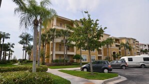 Apartamento em Condomínio Fechado | Exterior
