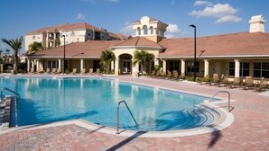 Apartamento em Condomínio Fechado | Piscina | Piscina exterior 