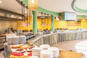 Pequeno-almoço tipo buffet diário (18 EUR por pessoa) 