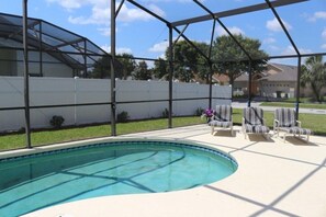 Casa | Piscina | Piscina exterior, espreguiçadeiras