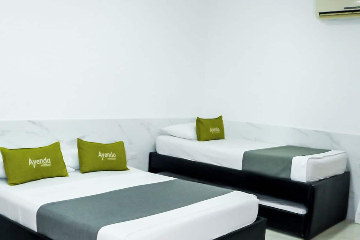 Quarto Quádruplo Standard | Roupa hipoalergénica, Wi-fi grátis, roupa de cama fornecida