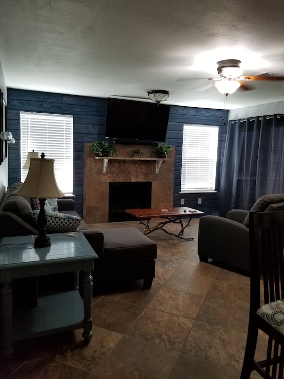 Hidden Treasure! Charming Ground Floor Condo In Waterfront Complex. - Texas