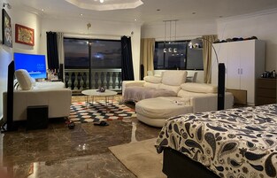 Roupa de alta qualidade, com decoração personalizada 