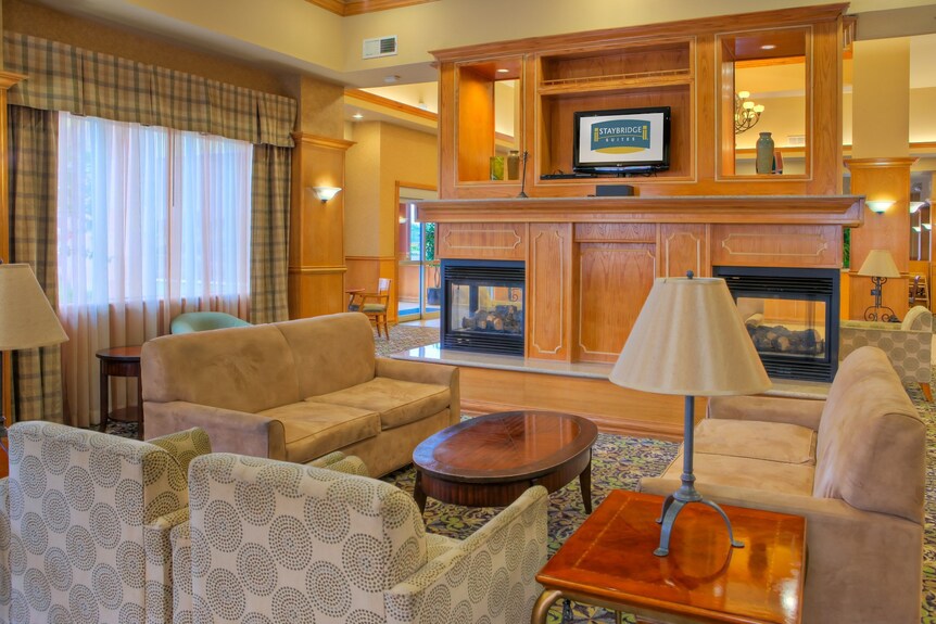 Spacious Studio Near Lrd | Shared Hot Tub + Daily Free Breakfast - Laredo, TX