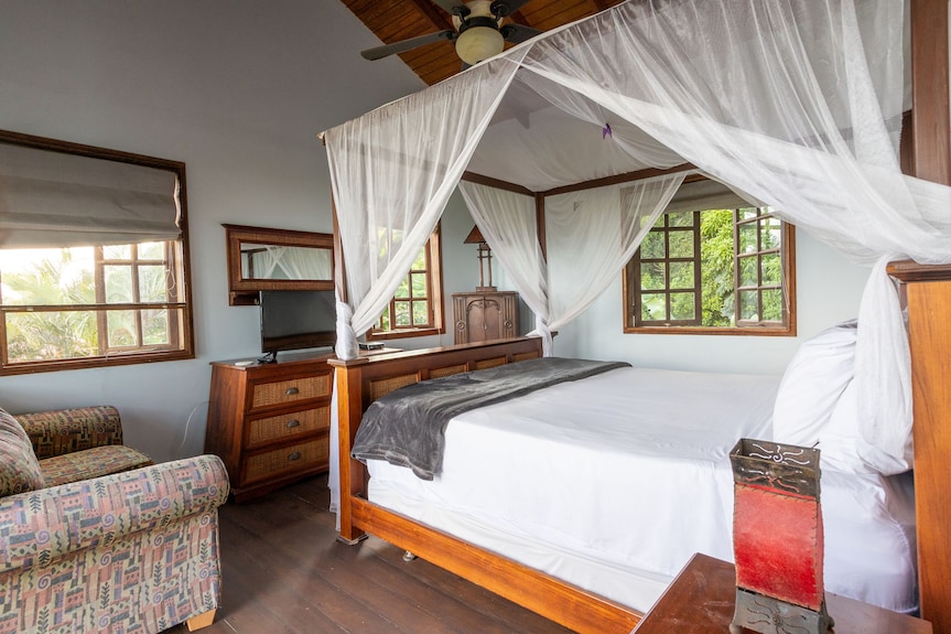 Spectaculaire Villa Située Dans Un Jardin Tropical Avec Vue Panoramique Sur L'océan / Breeze - Sainte-Lucie