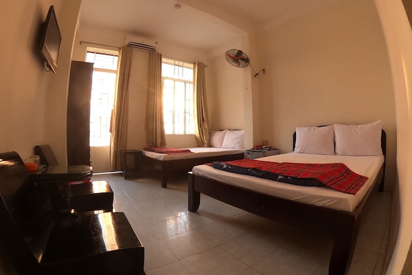 Quarto Duplo Comfort | Secretária, Wi-fi grátis, roupa de cama fornecida