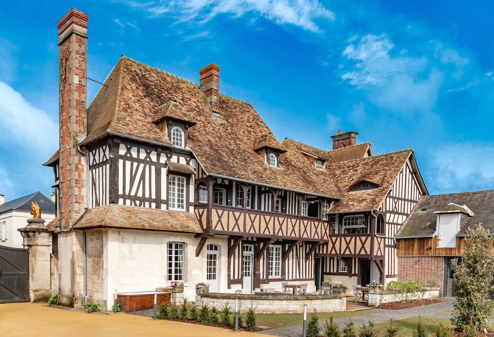 Le Manoir Des Chevaux Dorés - Normandía