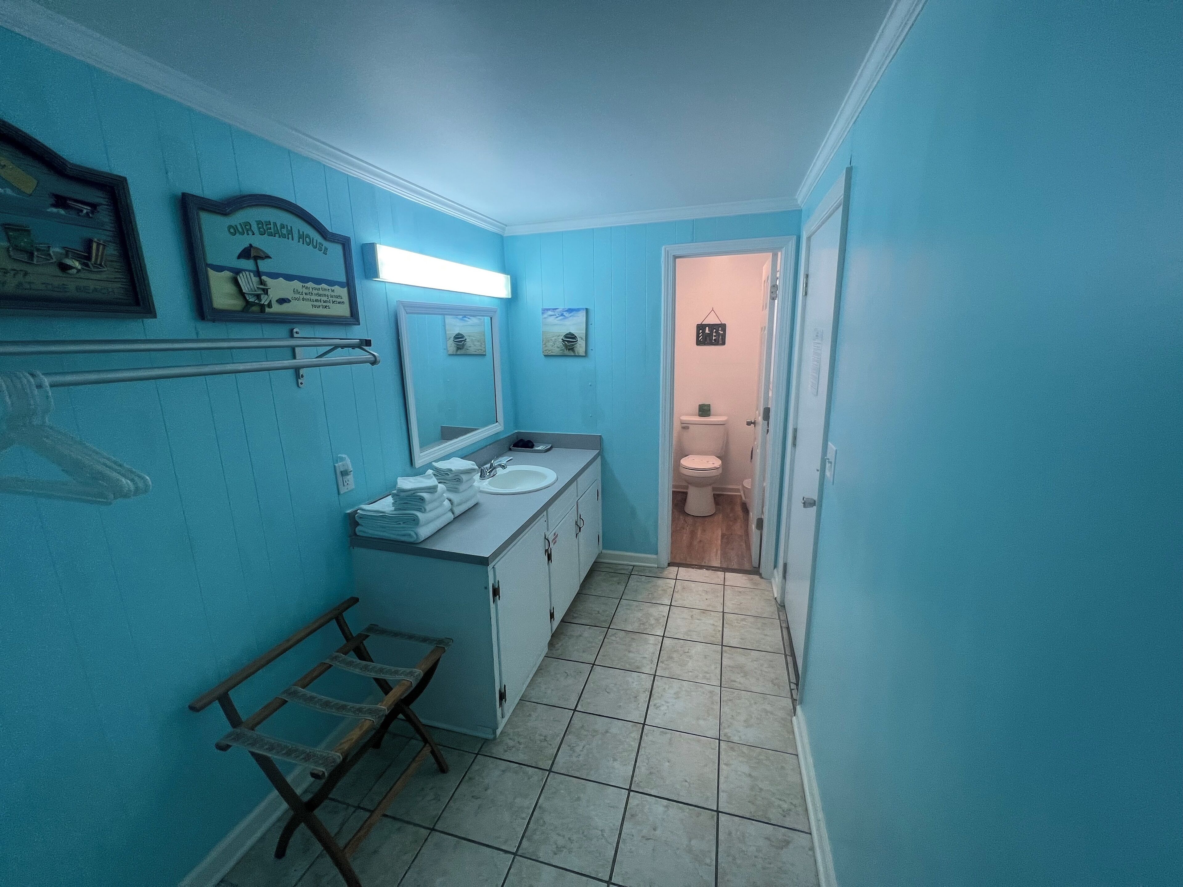 Room #202 Efficiency King W/kitchen Dog Y - Topsail Beach, NC