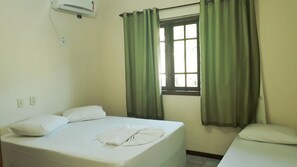 Apartamento, 1 quarto | Cortinas blackout, ferros/tábuas de passar roupa, roupa de cama